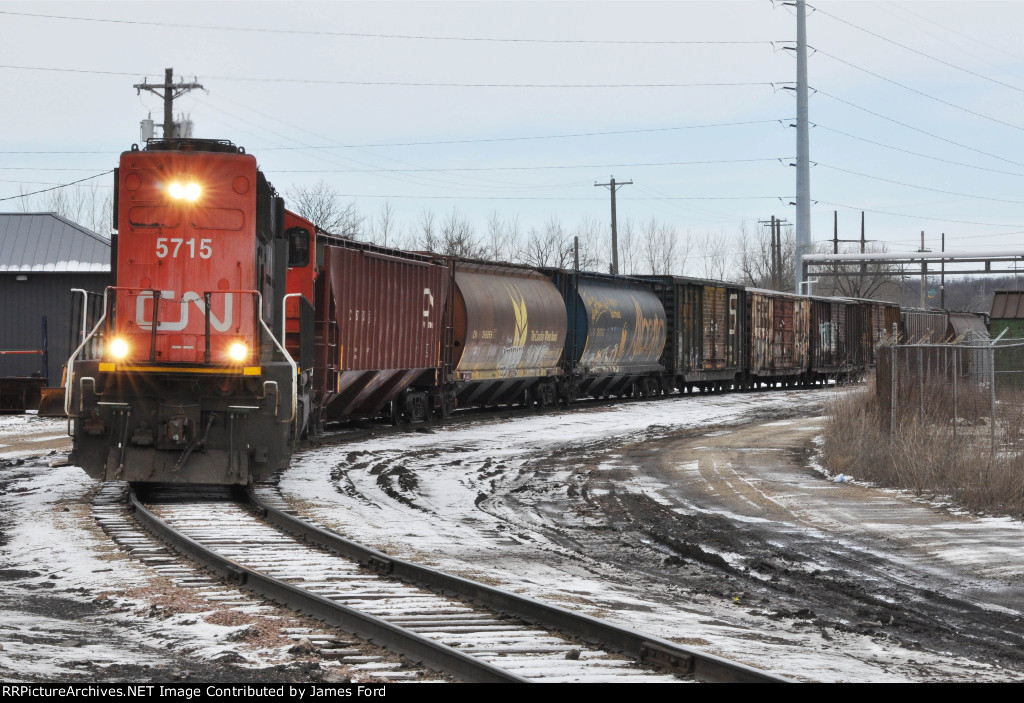 CN 5715 -- Yard Power